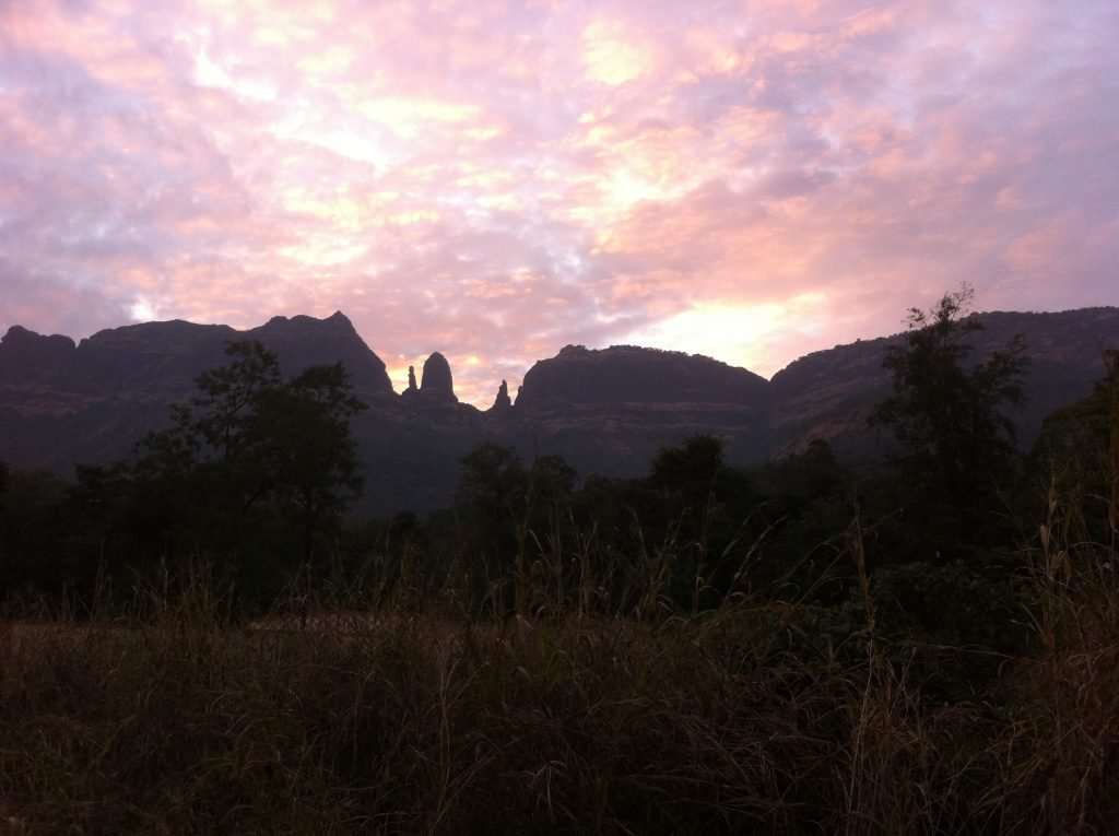 Mahuli Fort Trek - Xplore The Earth